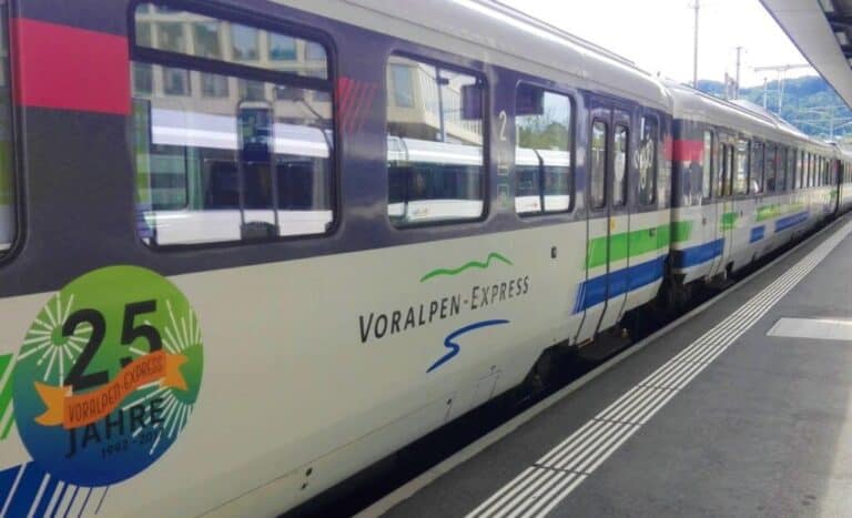 5 Best Panoramic Trains In Switzerland: Ultimate Guide [2025] » Voices ...